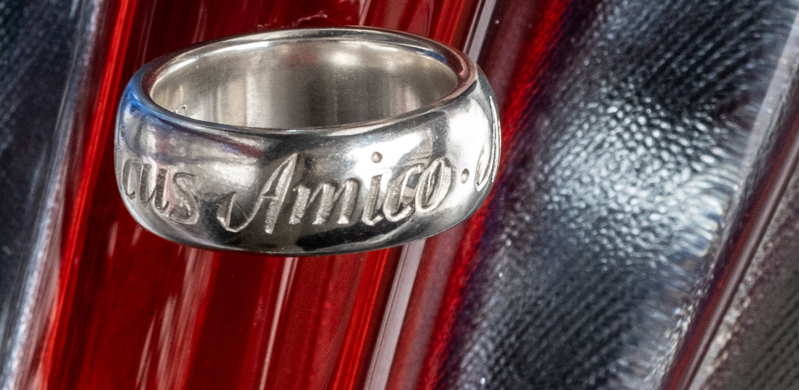 Amicus inscription ring – Wright & Teague